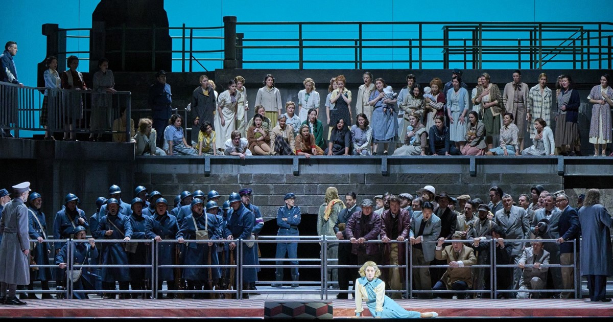 Malin Byström as Elsa in Wiener Staatsoper’s new production of ...